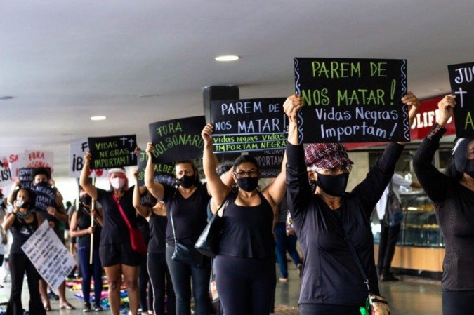Brasilienses voltam a protestar contra o racismo nesta sexta; veja fotos