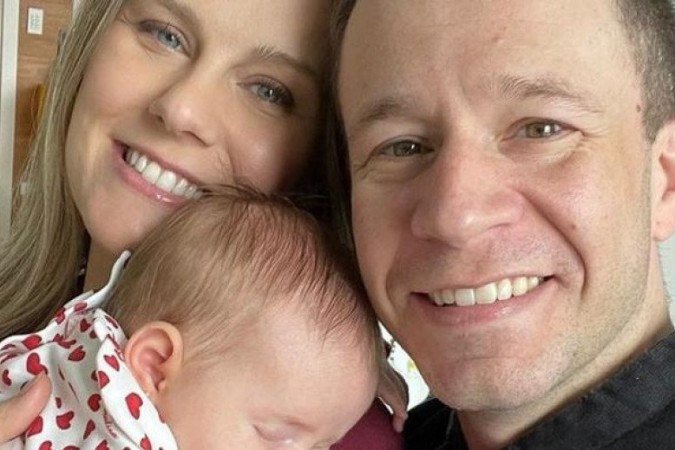 Daiana Garbin E Tiago Leifert Mostram Rosto Da Filha Pela Primeira Vez