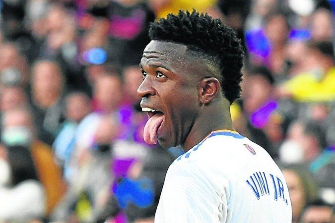 Vini Jr ganha elogios por clássico