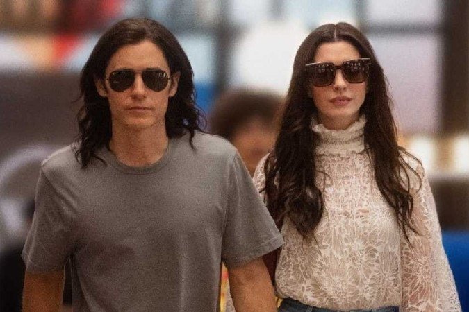 Estrelada por Anne Hathaway e Jared Leto, série ‘We crashed’ chega à Apple TV