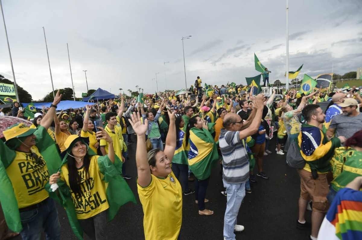 Bolsonaristas mudam local de manifestação da Esplanada para QG do Exército