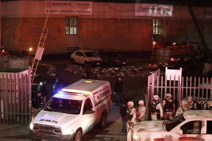 Incêndio em centro de detenção mata 40 migrantes e fere outros 28