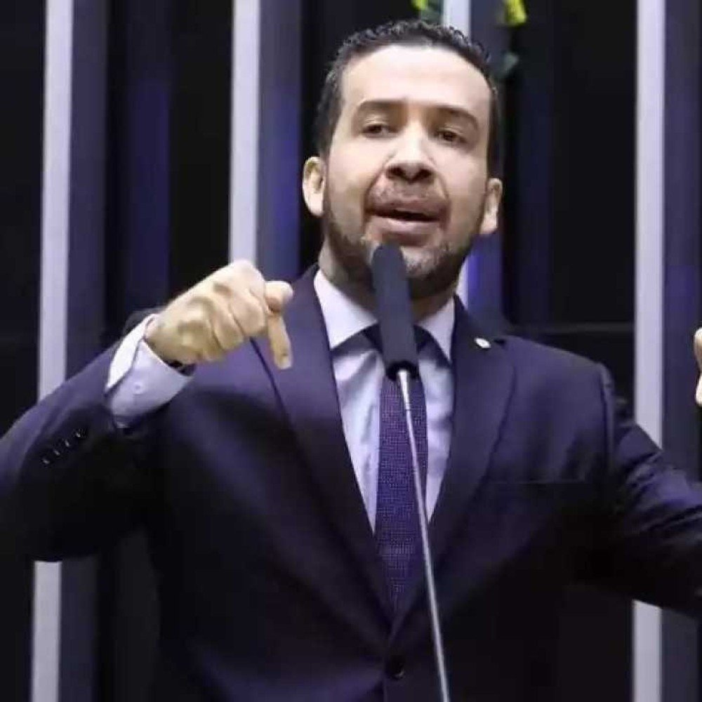 Janones é alvo de nova investigação sobre rachadinha em seu gabinete