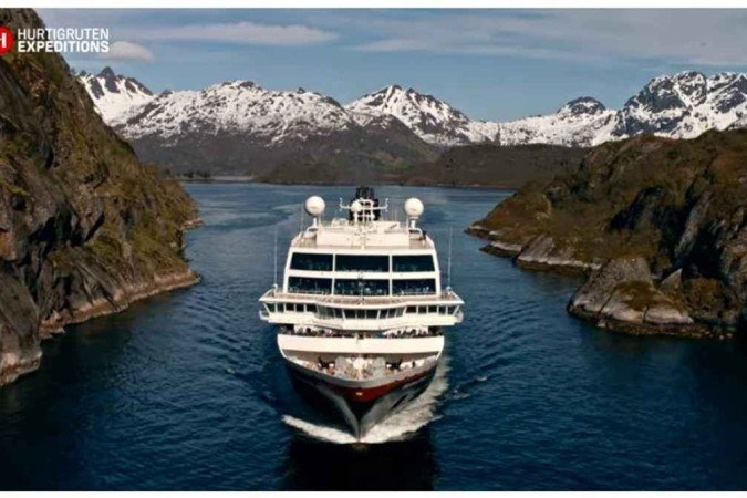 Vídeo mostra momento em que navio norueguês é atingido por onda gigante ... Vídeo mostra momento em que navio norueguês é atingido por onda gigante ...