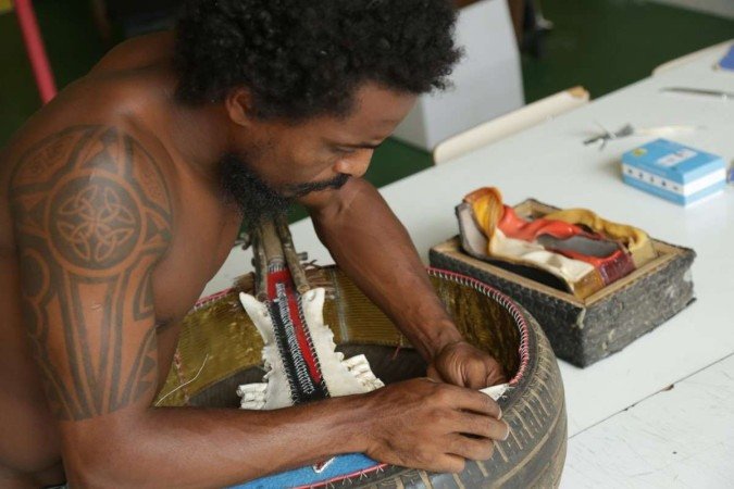 Exposição na Pé Vermelho reúne obras feitas com materiais coletados