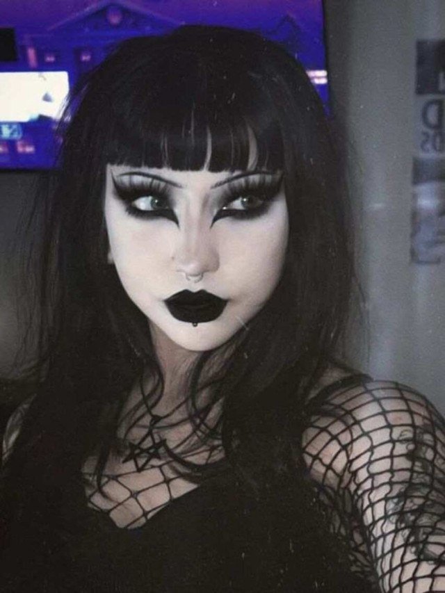'Trad goth makeup', a maquiagem que retoma referências dos anos 80