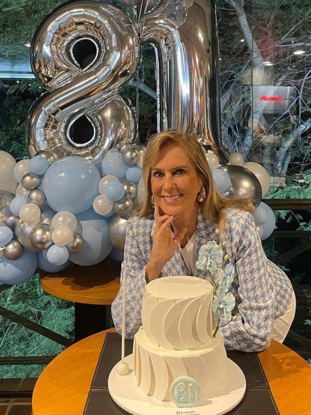 Helô Pinheiro, a 'Garota de Ipanema', faz 81 anos e recebe homenagem da ...