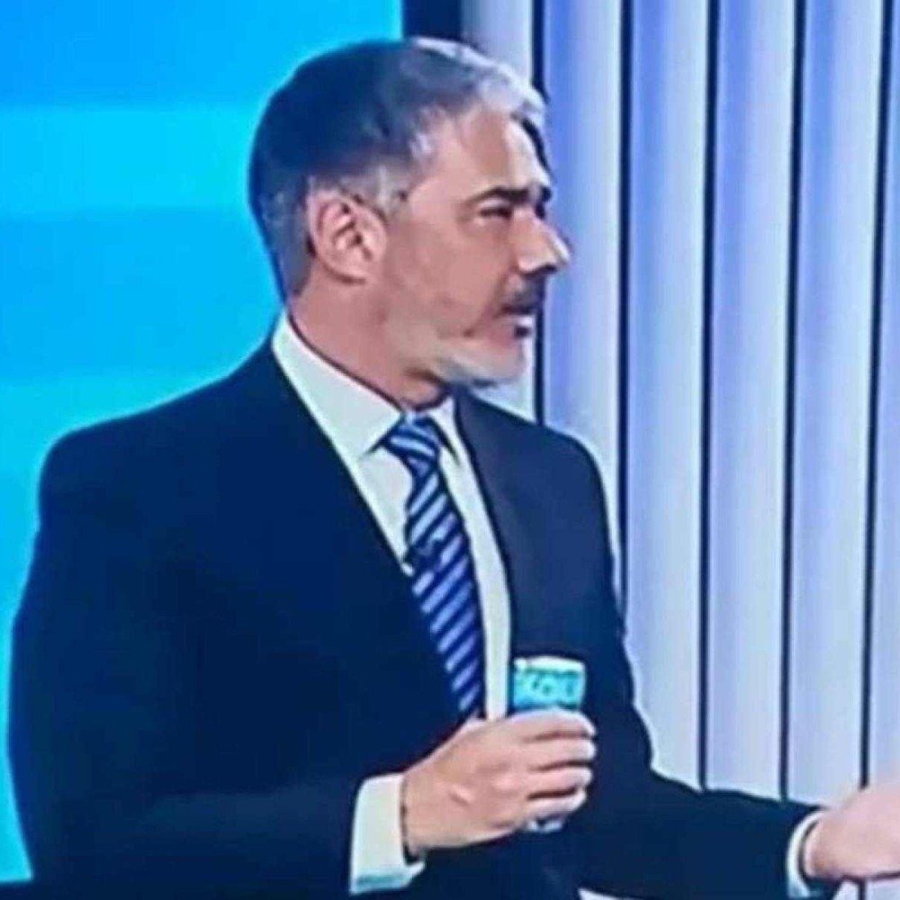 Após meme, Bonner cita lata de água em cobertura de eleição; veja o vídeo
