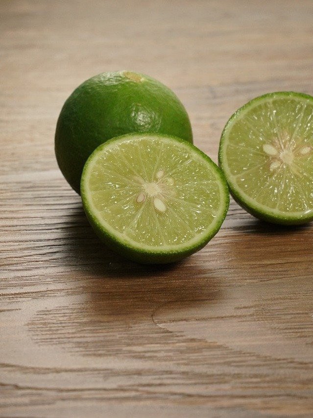 Versatilidade do limão na culinária e na saúde