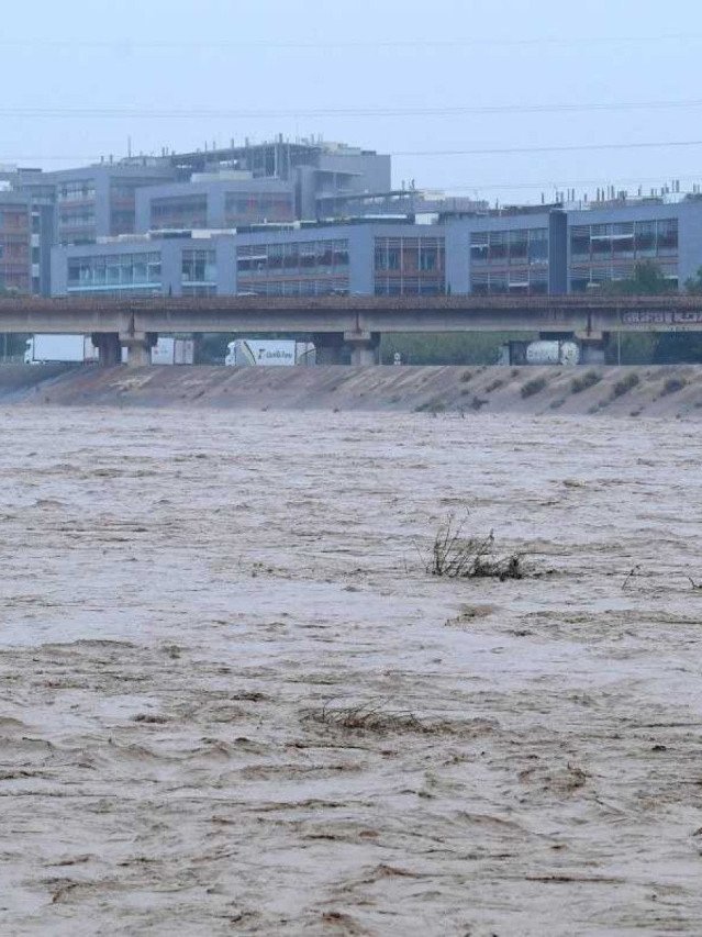 As inundações na Espanha que deixaram mais de 70 pessoas mortas