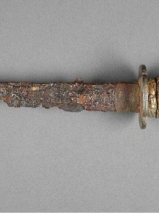 Arqueólogos encontram espada samurai nas ruínas de um porão destruído ...