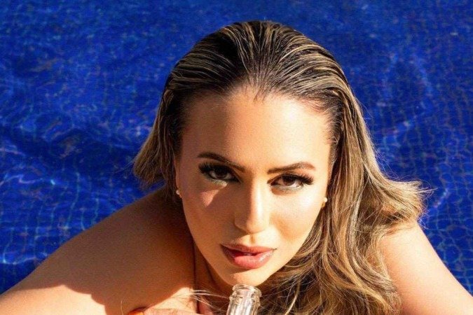 Eleita ‘Musa do Verão 2025’, Laís Biz brilha em ensaio artístico ...