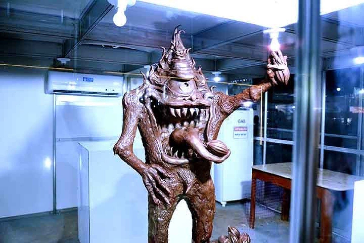 Estátua de chocolate do Mapinguari é quebrada e distribuída na Expoacre