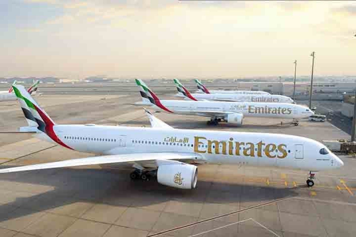 Aos 40 anos, Emirates mostra a evolução dos uniformes de sua tripulação