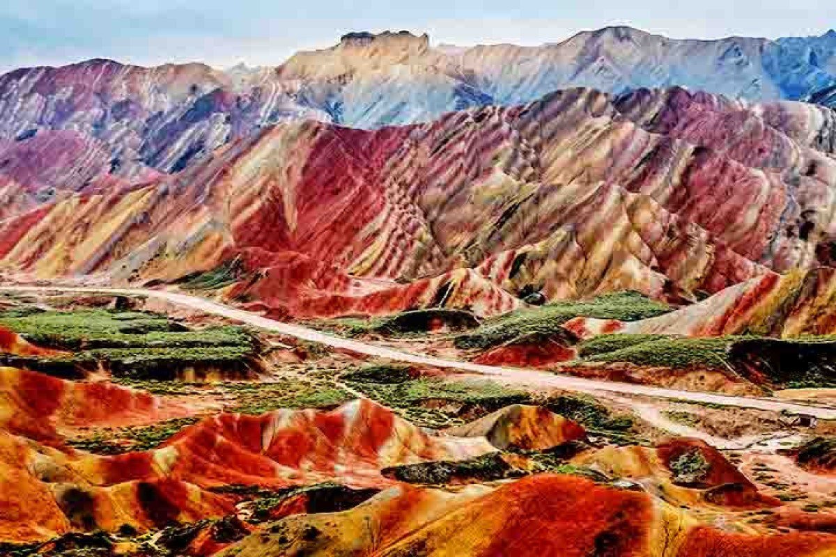 Parque na China impressiona e encanta com paisagem multicor