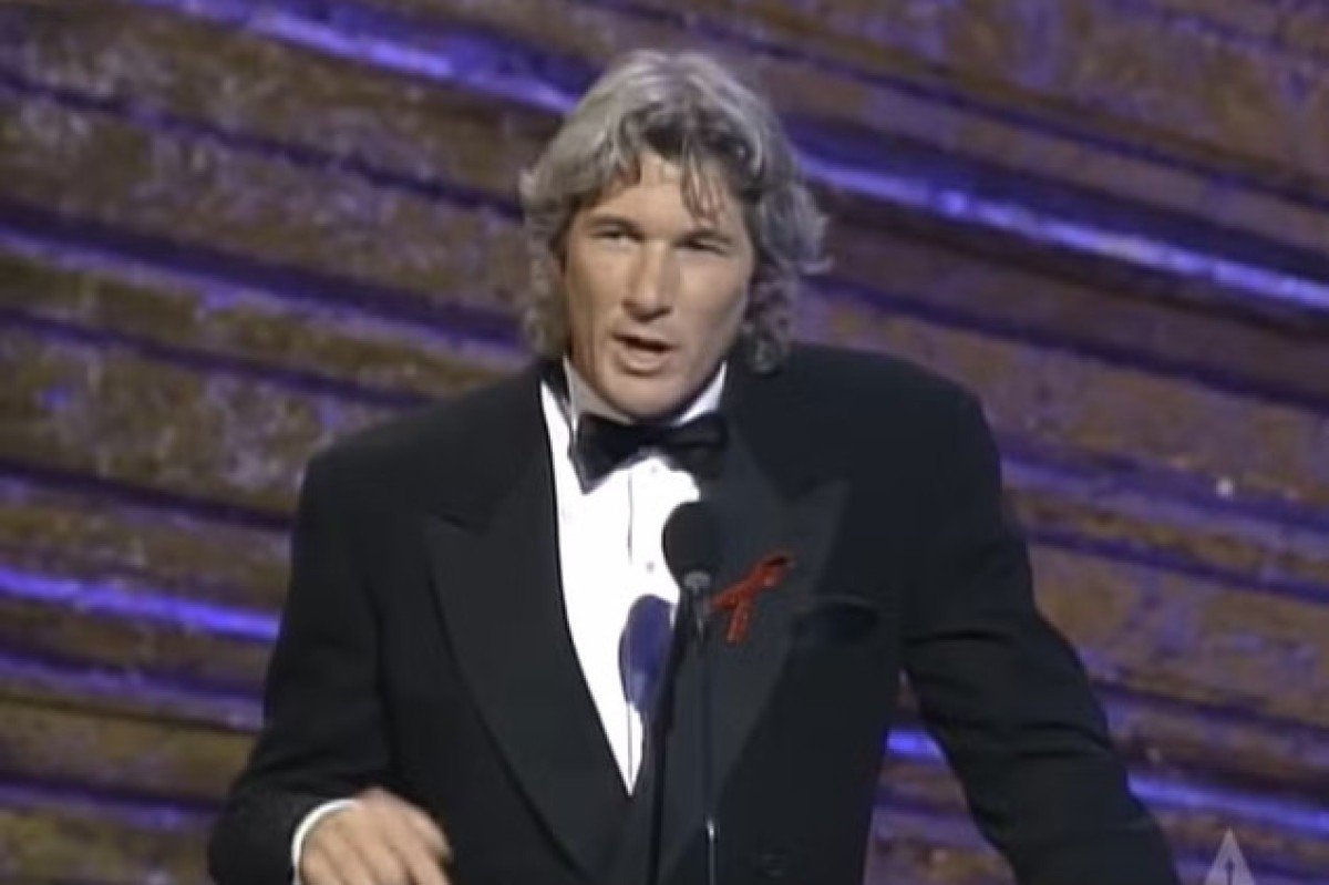 Ator Richard Gere relembra banimento polêmico no Oscar