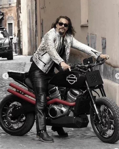 Jason Momoa em moto poderosa: Veja famosos sobre 2 rodas!